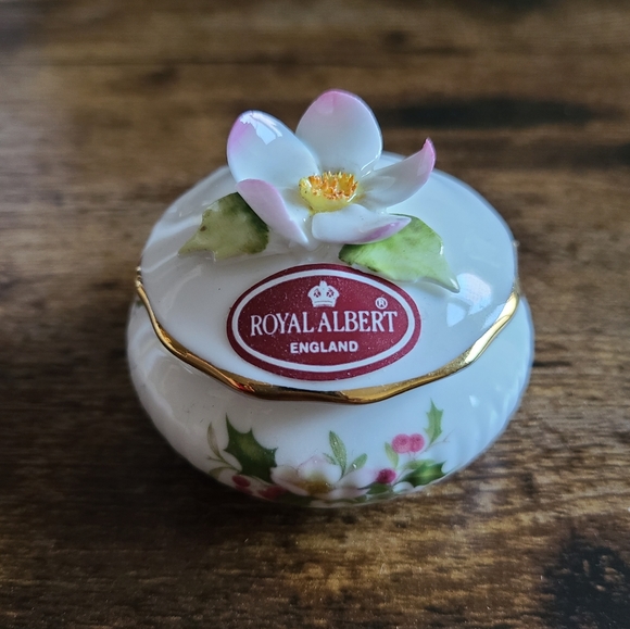 Royal Albert | Accents | Vintage Royal Albert Christmas Rose Trinket ...